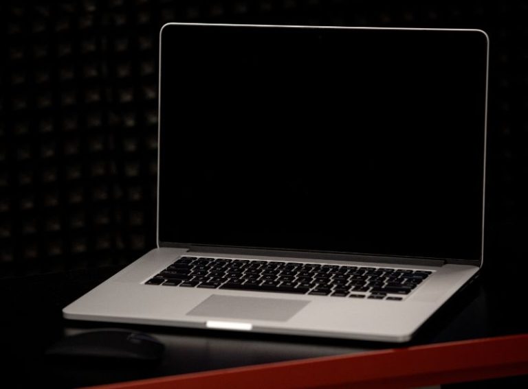 14-Inch Laptop Dimensions: Screen Size, Weight, Pros & Cons